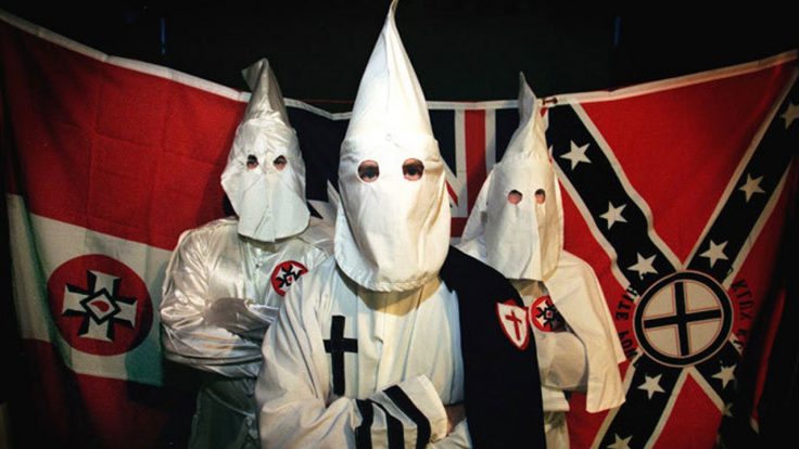 Il Ku Klux Klan in piazza per celebrare Donald Trump
