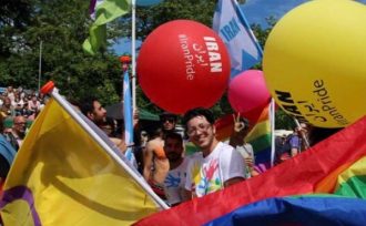 Al pride di Amsterdam, per la prima volta, la barca del gruppo Iran LGBTI