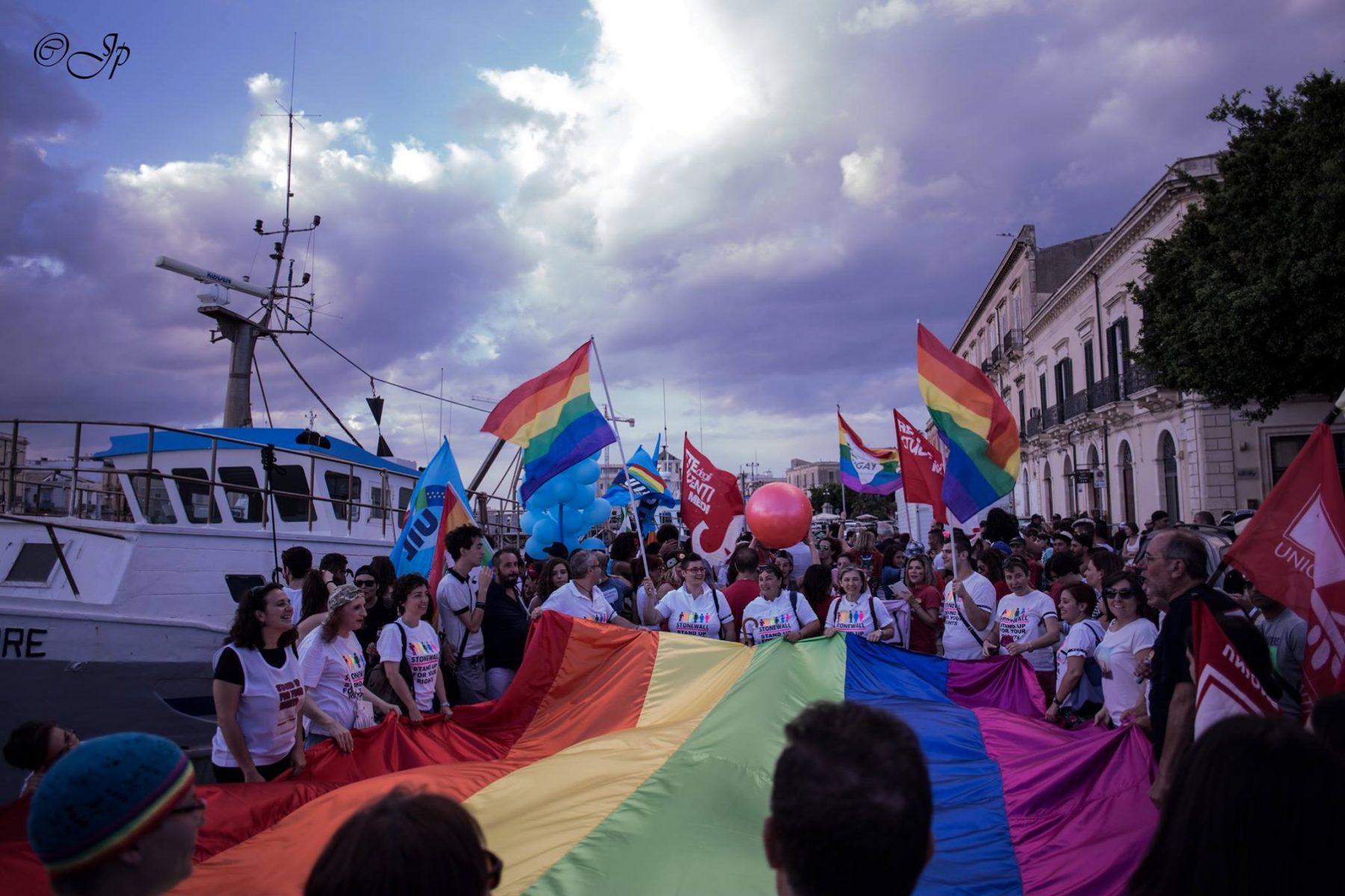 Regionali in Sicilia: Musumeci incontra gli omofobi e fa arrabbiare la ...