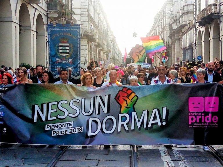 Un fiume arcobaleno, da nord a sud: centinaia di migliaia in piazza per ... Un fiume arcobaleno, da nord a sud: centinaia di migliaia in piazza per ...